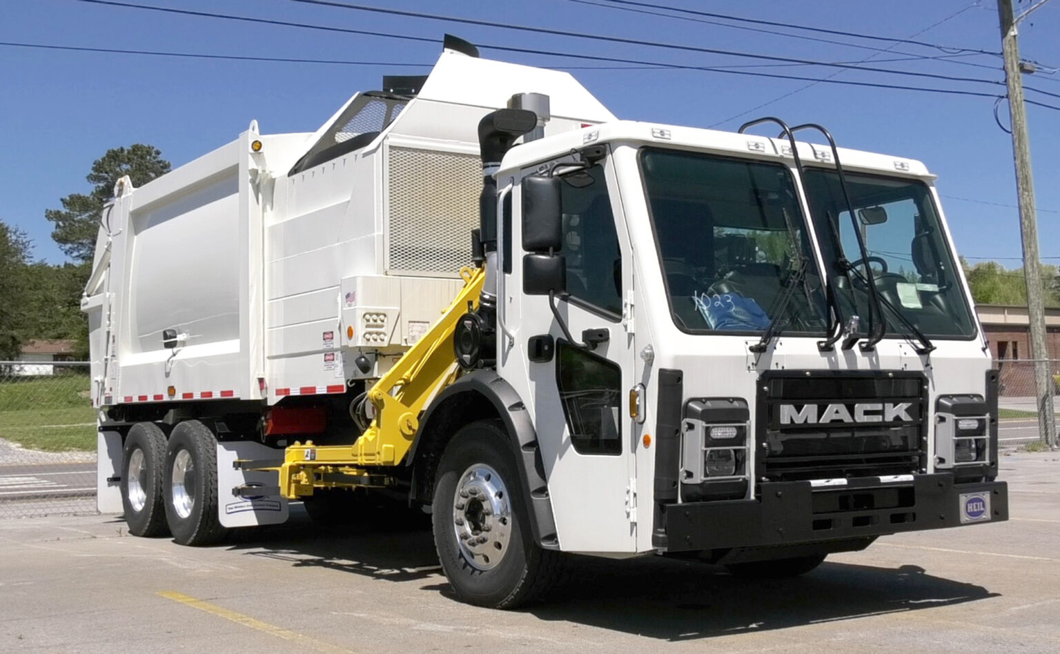 Heil Automated Side Loader Trucks | EJ Equipment
