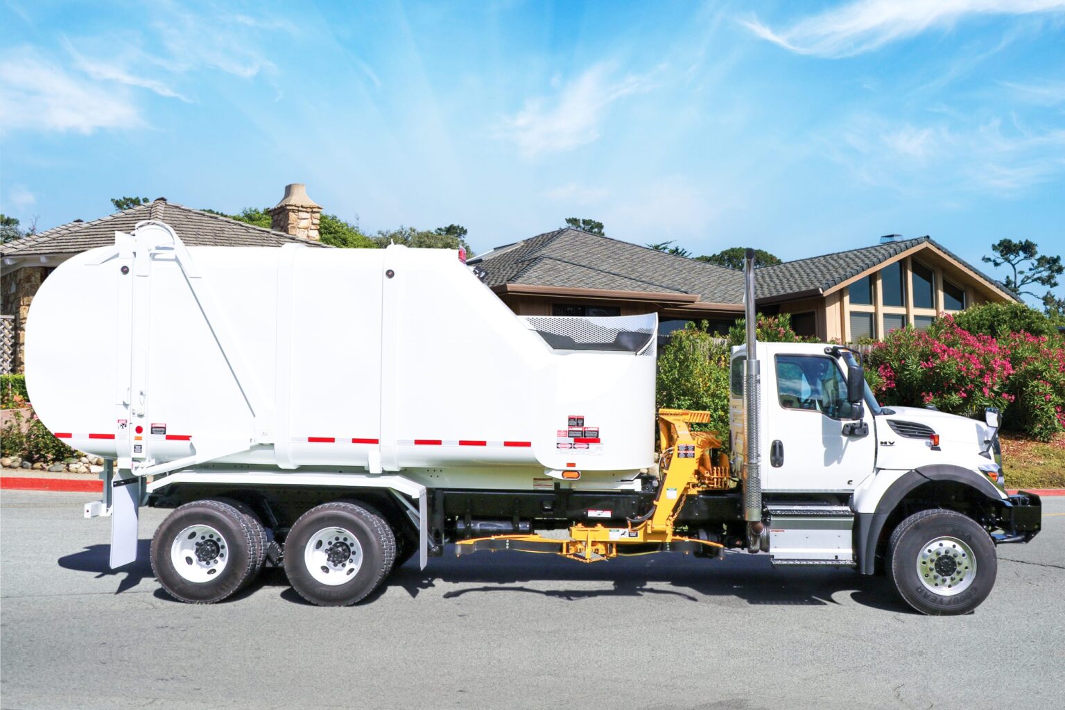 Heil Automated Side Loader Trucks | EJ Equipment