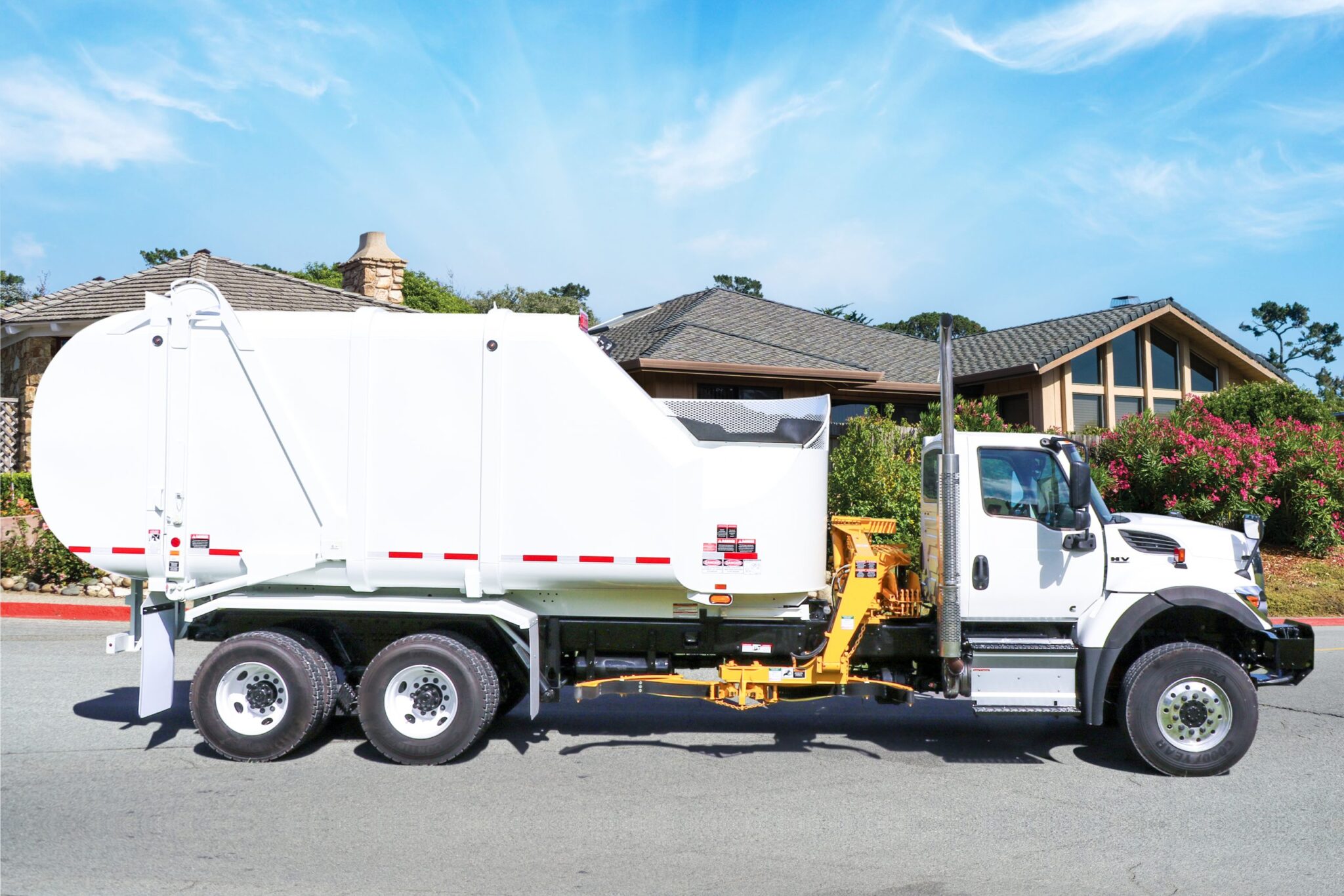 Heil Automated Side Loader Trucks | EJ Equipment