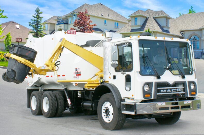 Heil Automated Side Loader Trucks | EJ Equipment